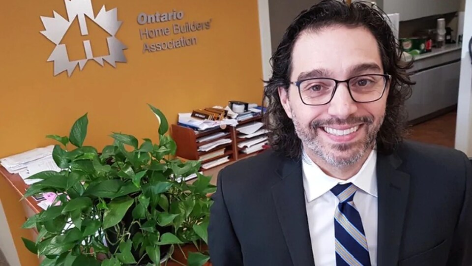 L'Ontario pourrait permettre aux promoteurs d'embaucher leurs propres ...