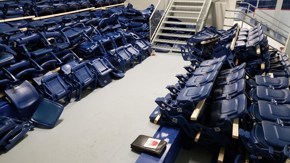 Le Colisée de Québec toujours debout, mais bientôt sans bancs | Radio ...