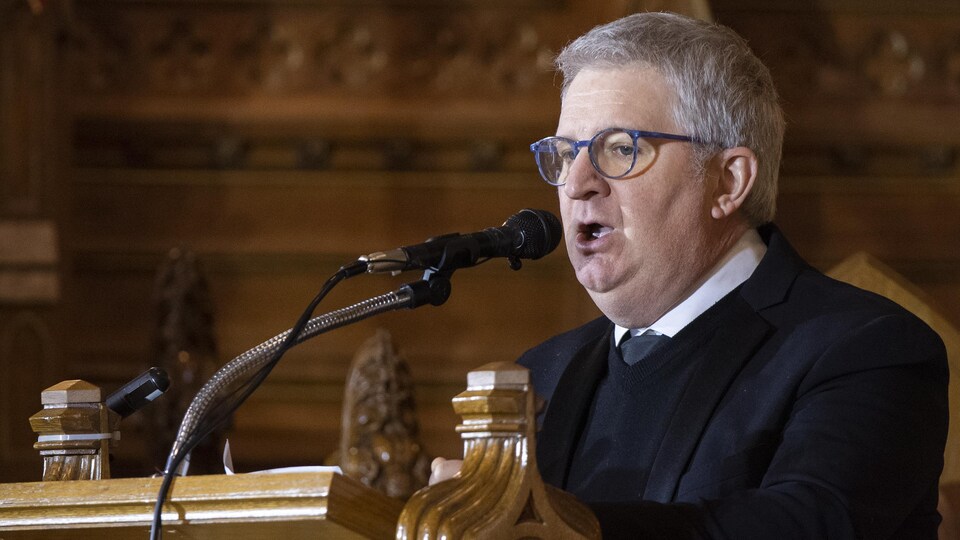 Proches et dignitaires rendent un dernier hommage à Jean Lapointe ...