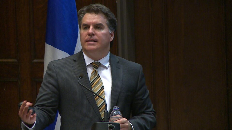 Allégations de dépenses abusives à la PHSA : le Dr David Byres remplace ...