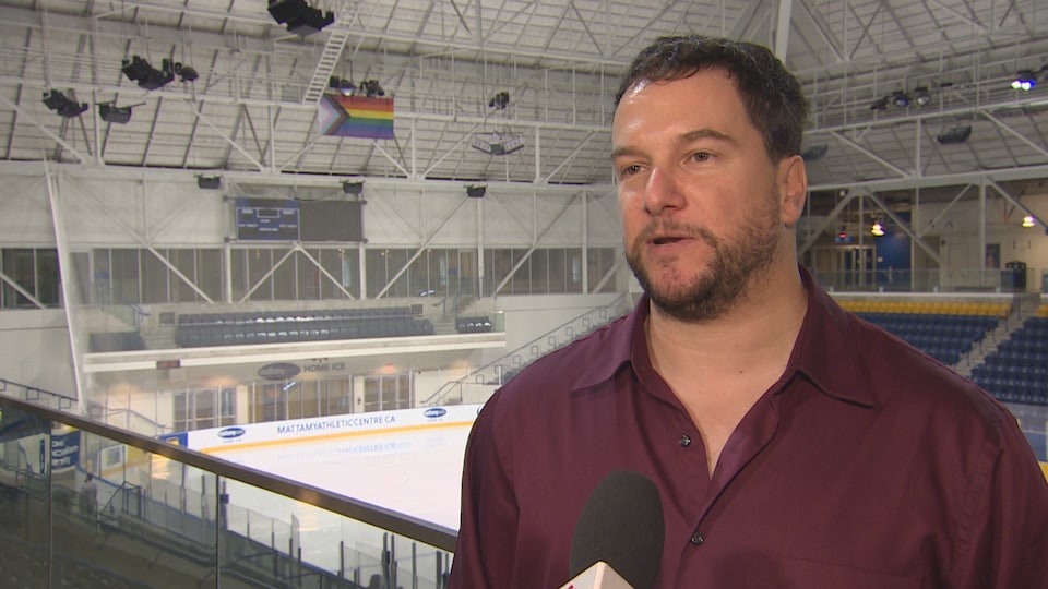 Des joueurs de partout au pays réunis pour le hockey sonore à Toronto ...