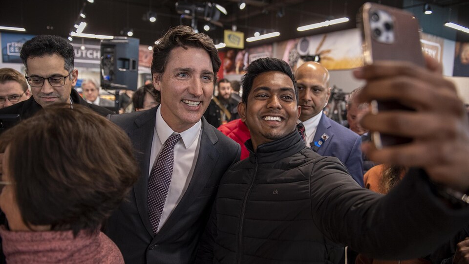 Trudeau et Singh en Saskatchewan pour leur tournée post budgétaire