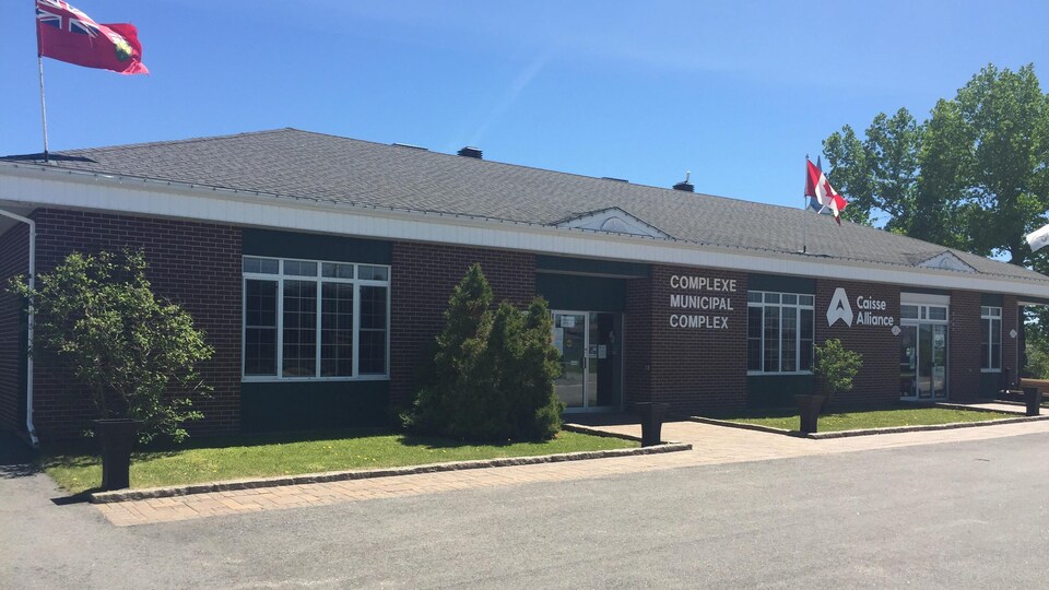 Val Rita-Harty imite Smooth Rock Falls pour tenter d’attirer des ...