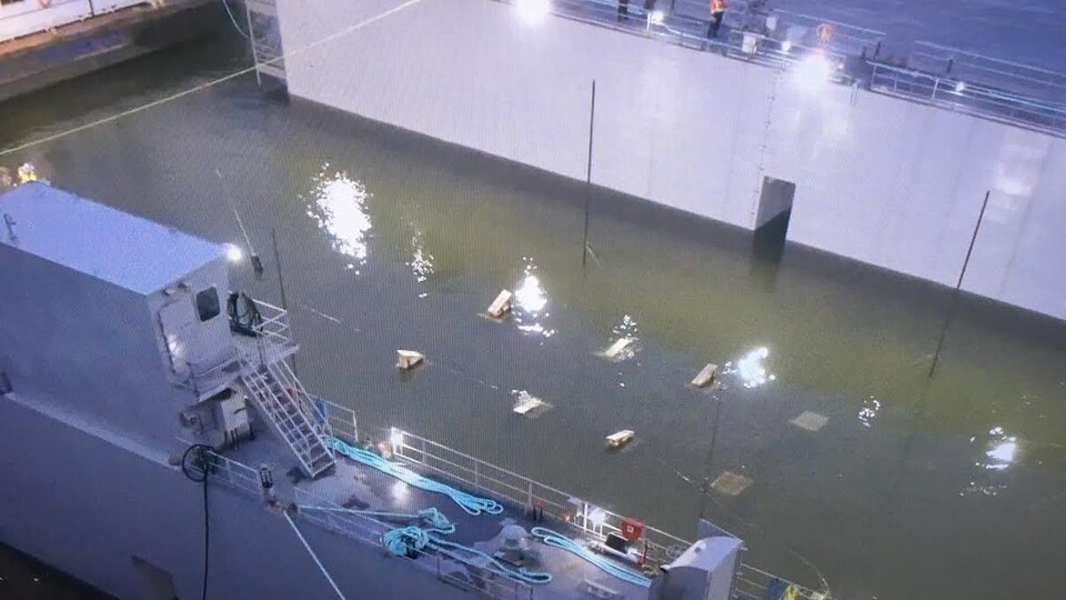 La cale sèche flottante du Nouveau-Brunswick est en activité dans le ...