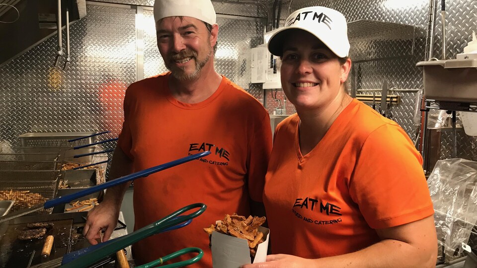 Sur la route des festivals à bord d'un camion-restaurant