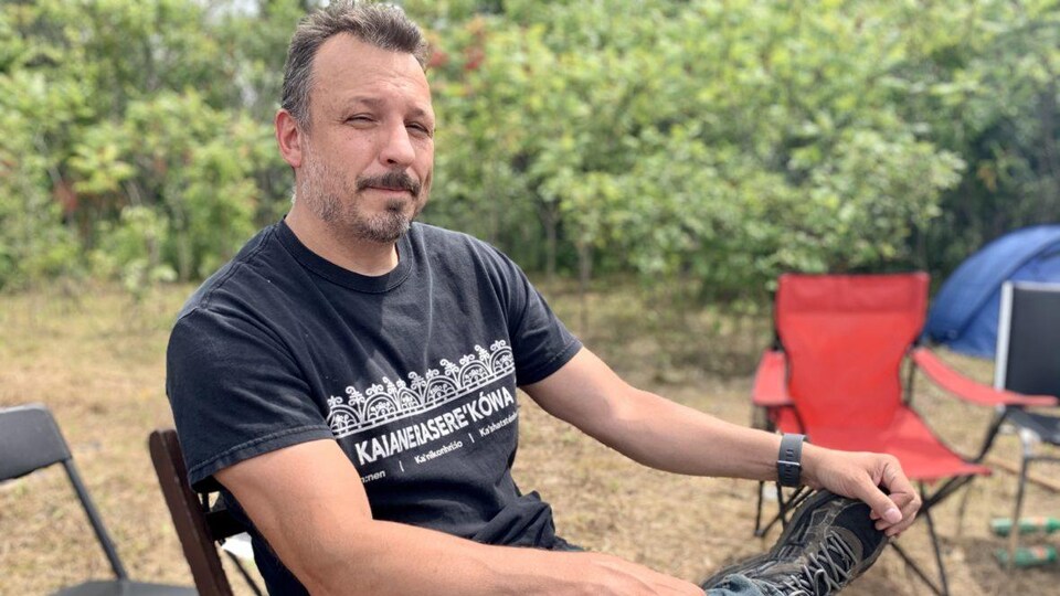 Des Mohawks de Kahnawake occupent une terre ancestrale à Châteauguay ...