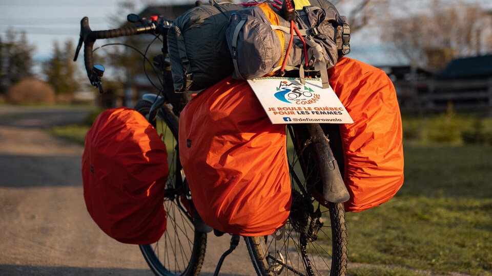 Une mère monoparentale sillonne le Québec à vélo pour les femmes ...