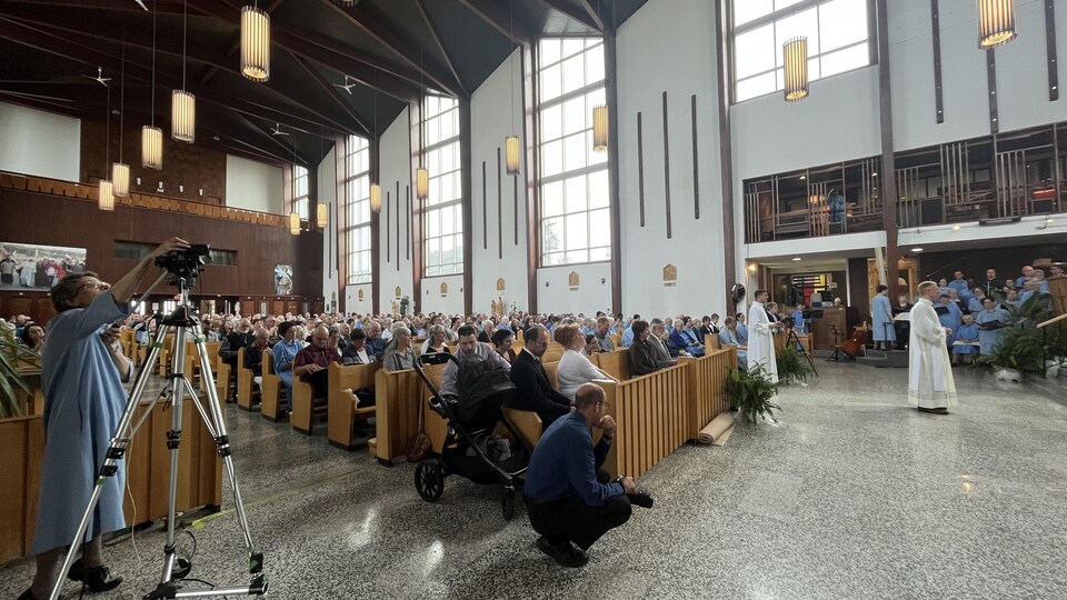 Devenir prêtre à 38 a﻿ns, mission accomplie pour Simon H﻿amel | Radio-Canada.ca