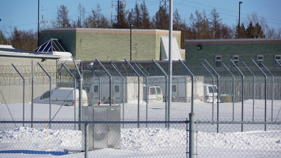 Les cas de COVID-19 se multiplient à la prison de Rimouski | Radio ...