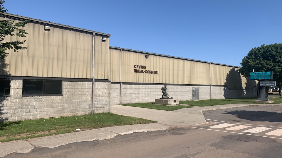 Les bières de Mike Ward à Shippagan brassent la Ville et la société culturelle | Radio-Canada.ca