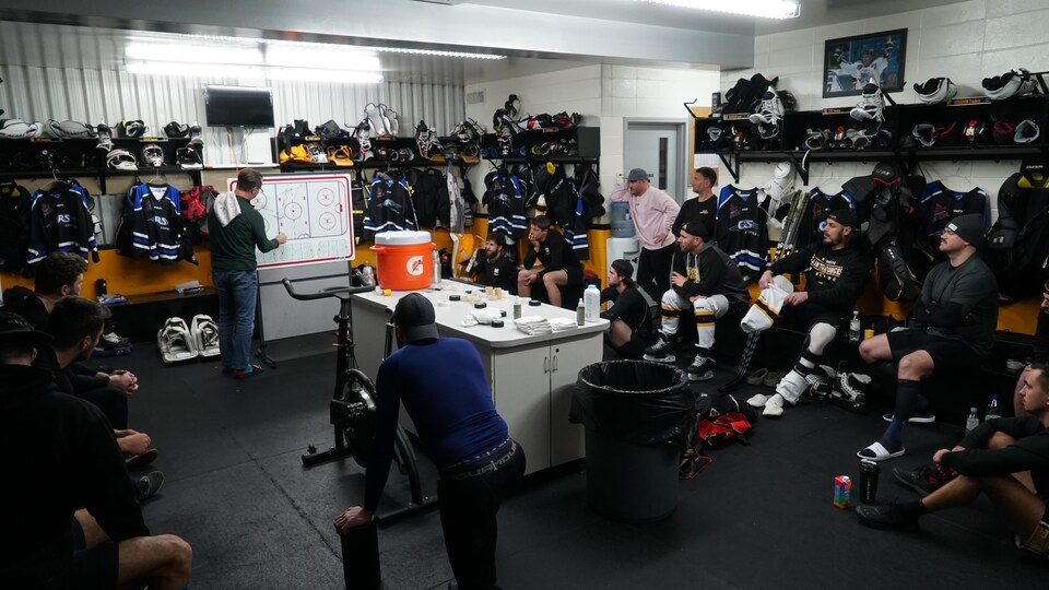 Keven Cloutier : le Beauceron qui bat des records dans la LNAH | Radio ...