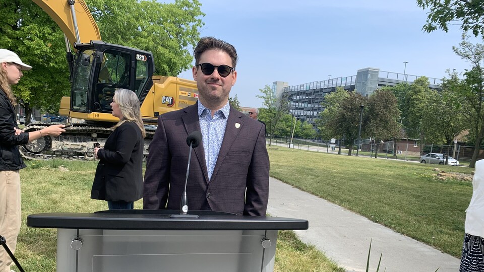 Première pelletée de terre de la future résidence étudiante de l ...