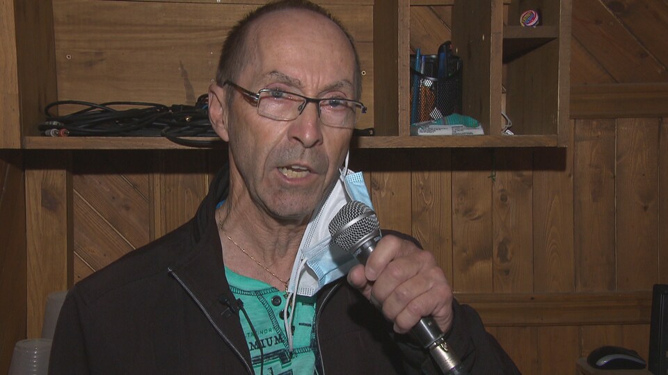 Les amateurs de karaoké s’impatientent | Radio-Canada.ca