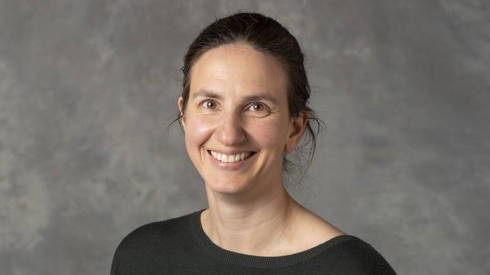 Le cercle vicieux des vagues de COVID-19 à répétition | Coronavirus ...