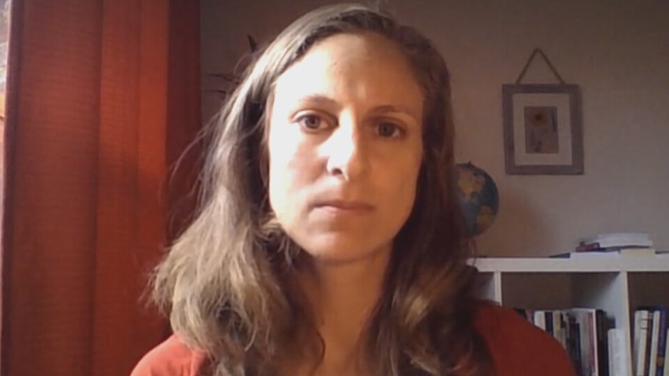 Violence conjugale : « Il faut qu’on soit alerte », martèle Guilbault ...