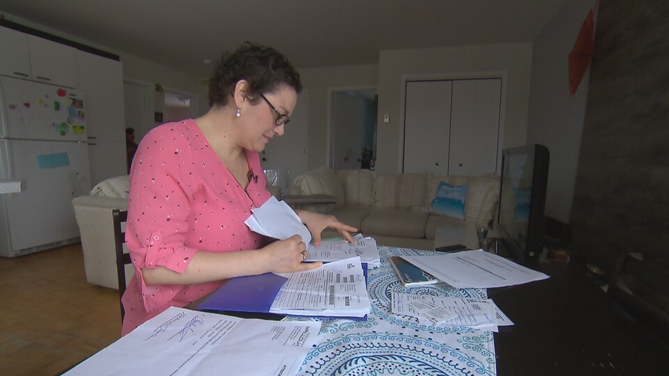 Une mère atteinte d’un cancer se sent abandonnée par Ottawa | ICI Radio ...