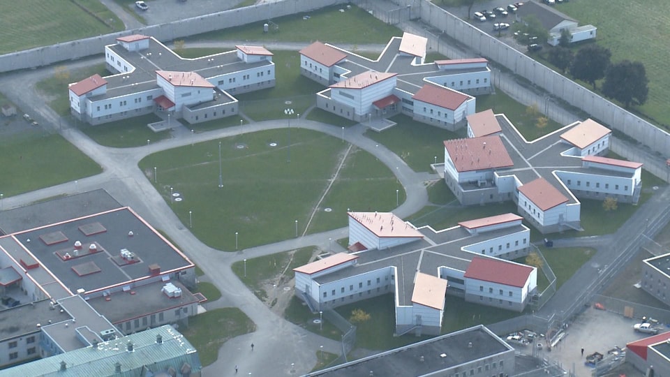 La livraison de contrebande par drone dans les prisons inquiète les ...