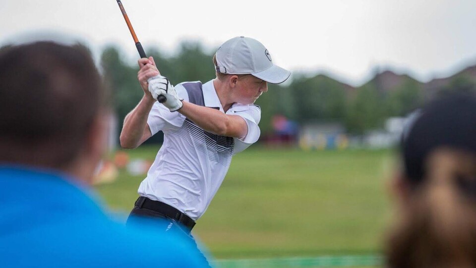 Un jeune golfeur de Bathurst se distingue à l’Omnium canadien