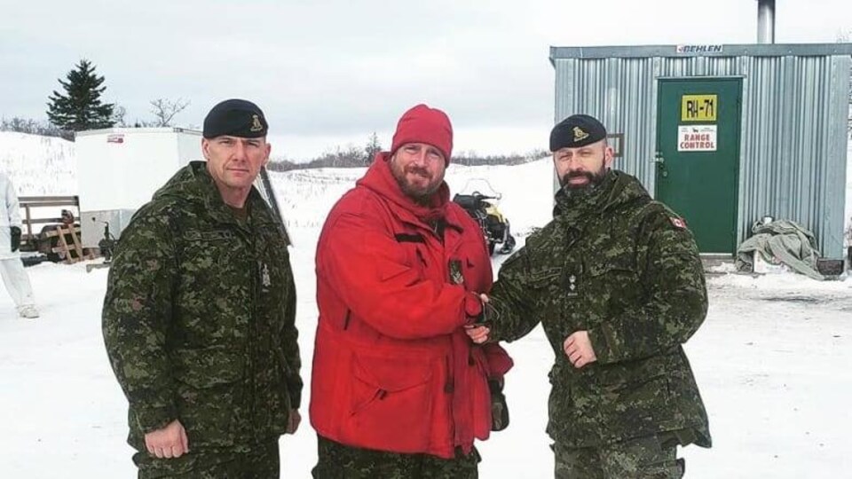 Corey Hurren a reçu une médaille pour bonne conduite quelques mois ...