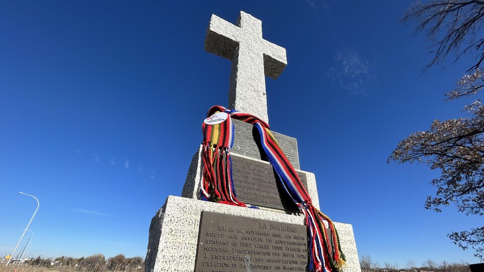 La croix de La Barrière retrouve son site original au Manitoba | Radio ...