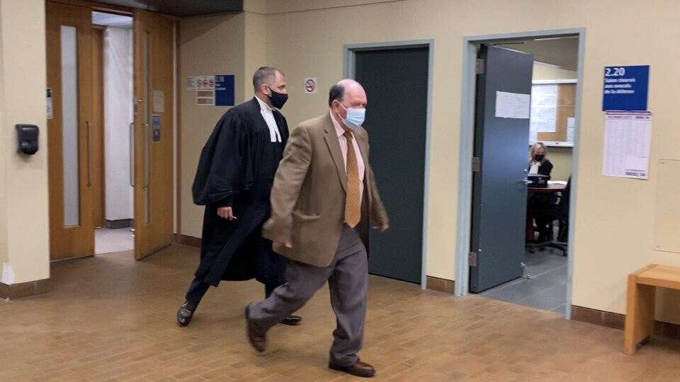 Accusé d’action indécente, un avocat défend des enfants de la DPJ ...