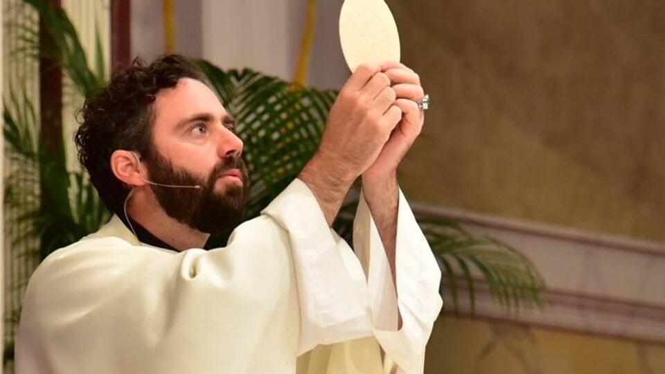 Un prêtre de Granby en renfort à Houston