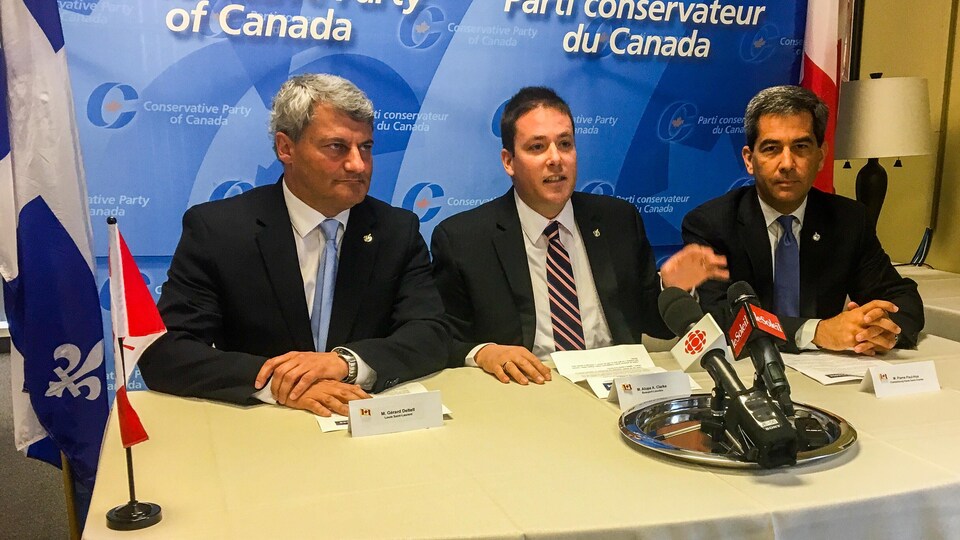 Le député Alupa A. Clark en tournée de consultation