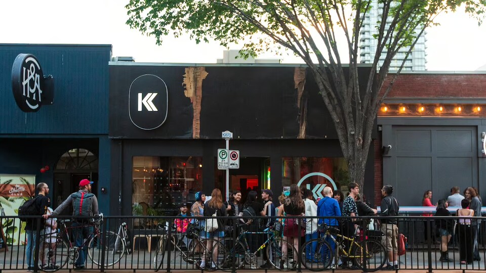 Des adolescents aimeraient se divertir sans avoir à subir des regards ...