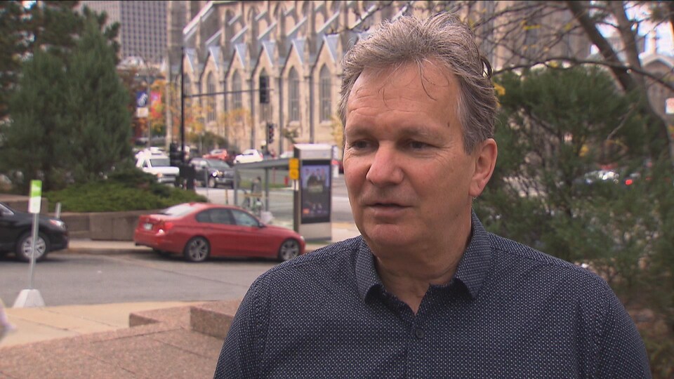 Camerises Mistouk coupe les ponts avec Gilbert Rozon