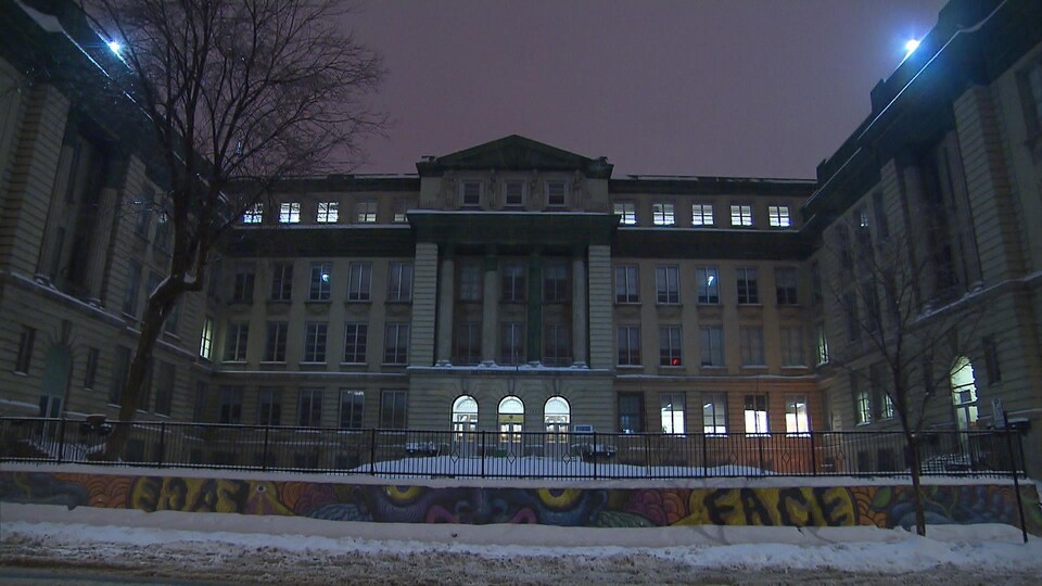 Un bris majeur d’aqueduc force la fermeture de l’école FACE à Montréal ...