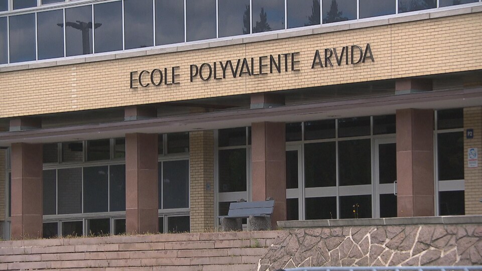 Retour en classe à temps plein pour les élèves du deuxième cycle de ...