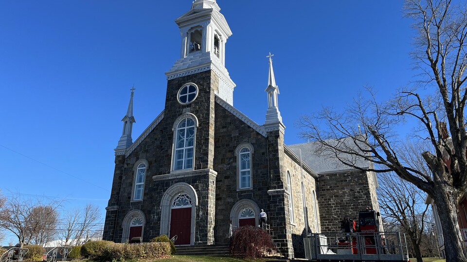 Le clocher de l’église de Warwick inquiète tellement que la Ville ...