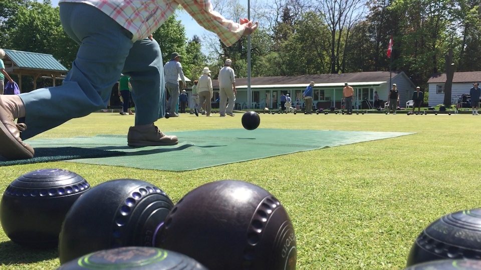 Le boulingrin en passe de devenir un sport à la mode | Radio-Canada.ca
