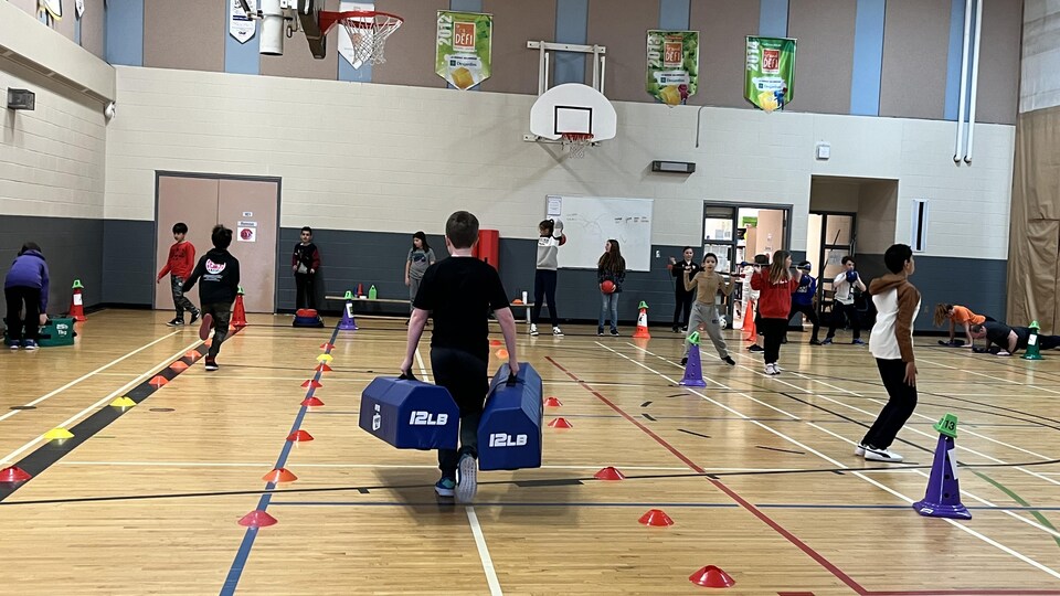 5000 $ de matériel CrossFit pour l’École Beaubassin, en N.-É. | Radio ...
