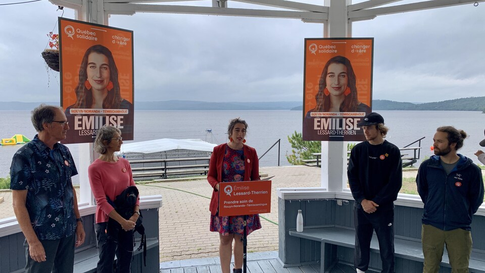 Émilise Lessard-Therrien lance sa campagne électorale autour de trois ...