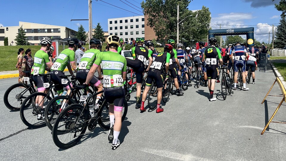 Le départ du 52 e Tour de l’Abitibi est donné | Radio-Canada.ca