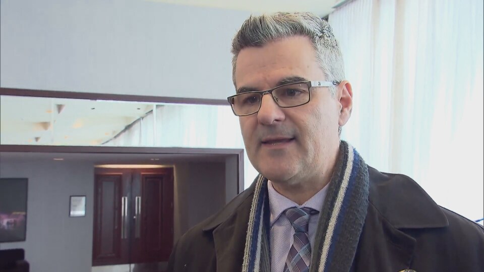 Le télétravail s'installe au Québec, le point avec le ministre Éric Caire