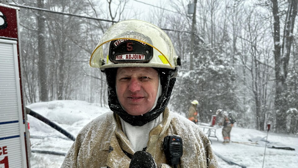 Une maison de Val-des-Monts ravagée par des flammes la veille de Noël ...