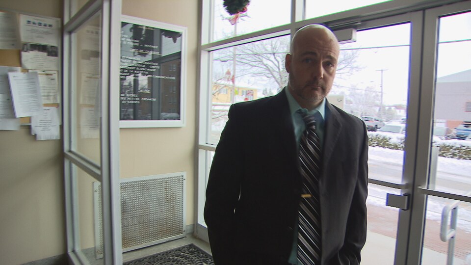 Demande d'arrêt des procédures pour l'ex-policier de Rimouski | Radio ...