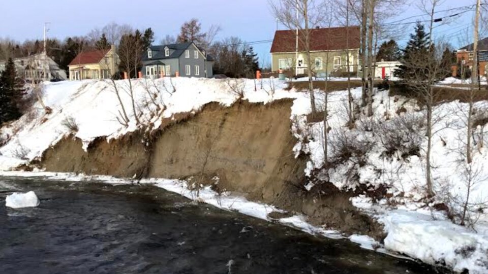 La pluie provoque des glissements de terrain aux Escoumins | Radio ...