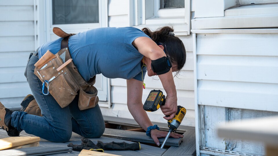 Une entreprise de construction exclusivement féminine au Nouveau ...