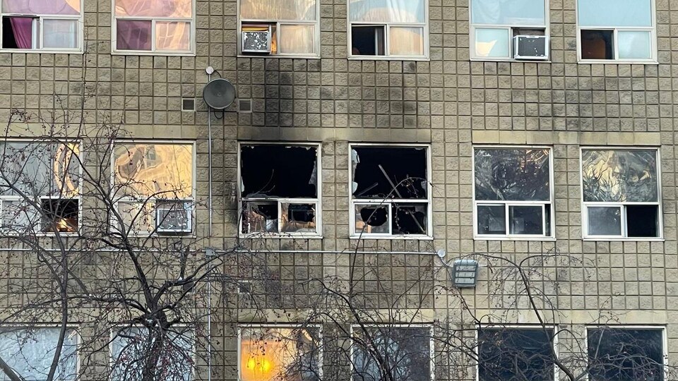 Un incendie fait 1 mort et 2 blessés près du centre-ville à Toronto ...