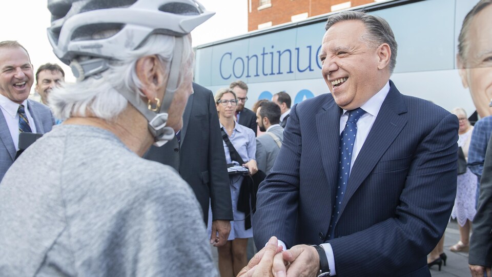 « Legault, y’a fait ce qu’il a pu » : incursion dans la caravane de la ...