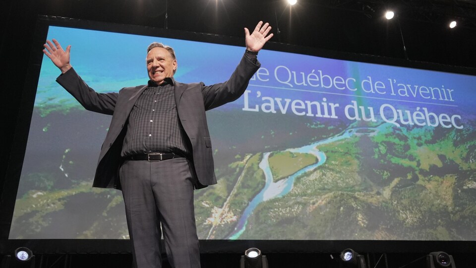 Vote de confiance de la CAQ : François Legault emporte 98,61 % du ...