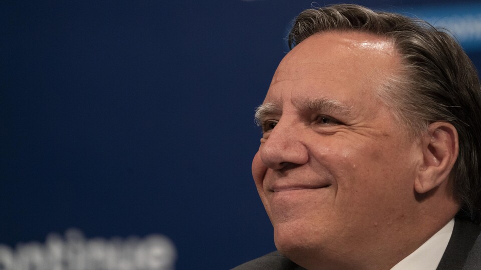 François Legault lance un « message d’espoir » | Coronavirus | Radio ...