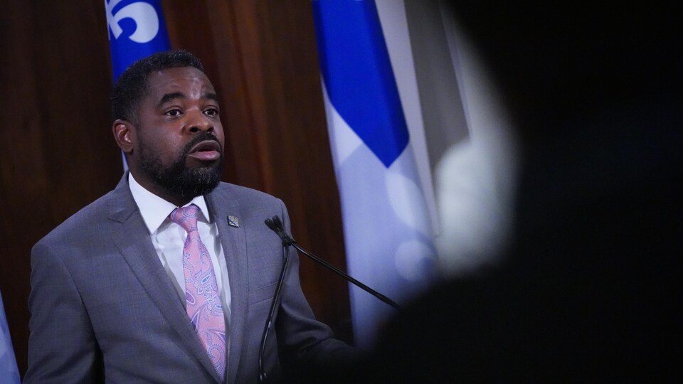 Menaces, tensions, craintes : les partis politiques peinent à recruter ...