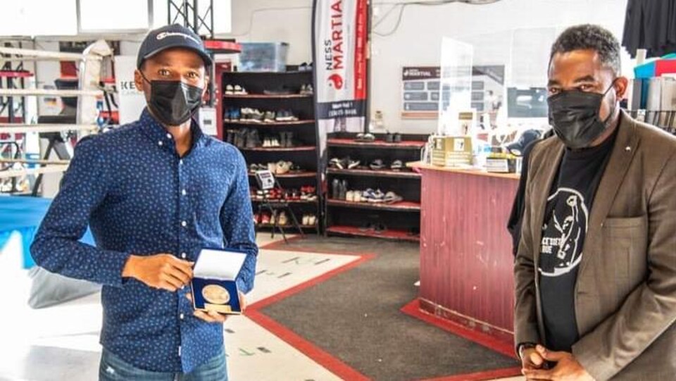 Mamadi Camara reçoit la Médaille de l'Assemblée nationale | Radio-Canada.ca