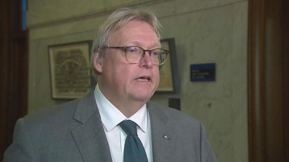 Gaétan Barrette contredit les démissionnaires du Centre universitaire ...