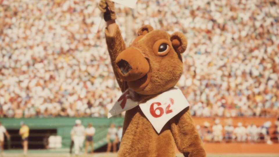 La nouvelle apparence de la mascotte des Roughriders enflamme les ...