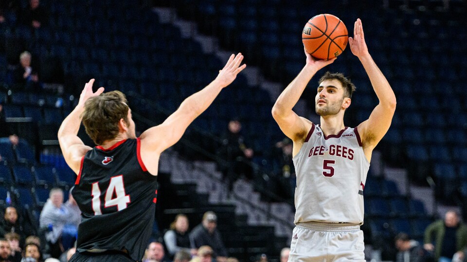Les Ravens auront droit à un match revanche contre les Gee-Gees dans le ...